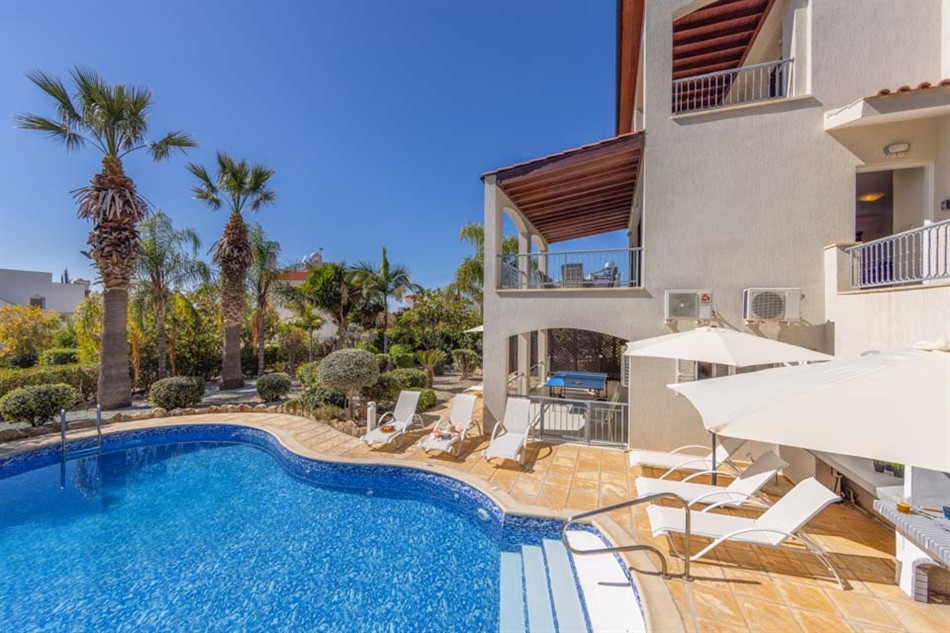 Amelia Bay in Coral Bay - villas in Paphos Region