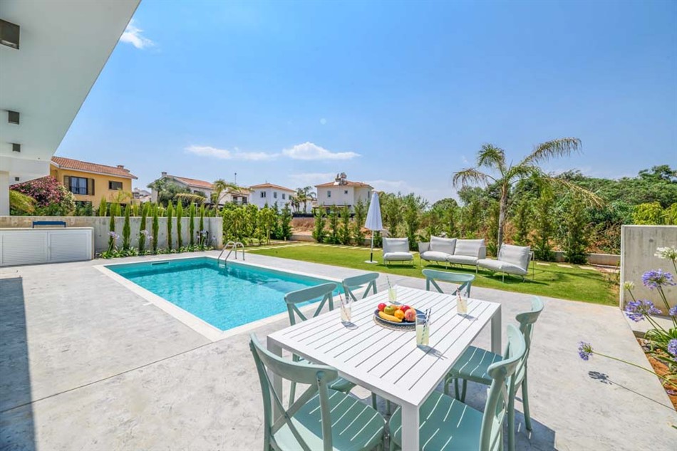 By The Beach - Blue Topaz Villa in Protaras - villas in Larnaca Region