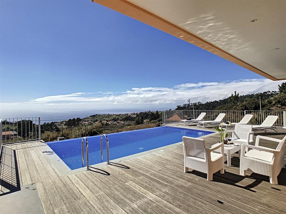 Casa Cossart in Calheta - villas in Portugal