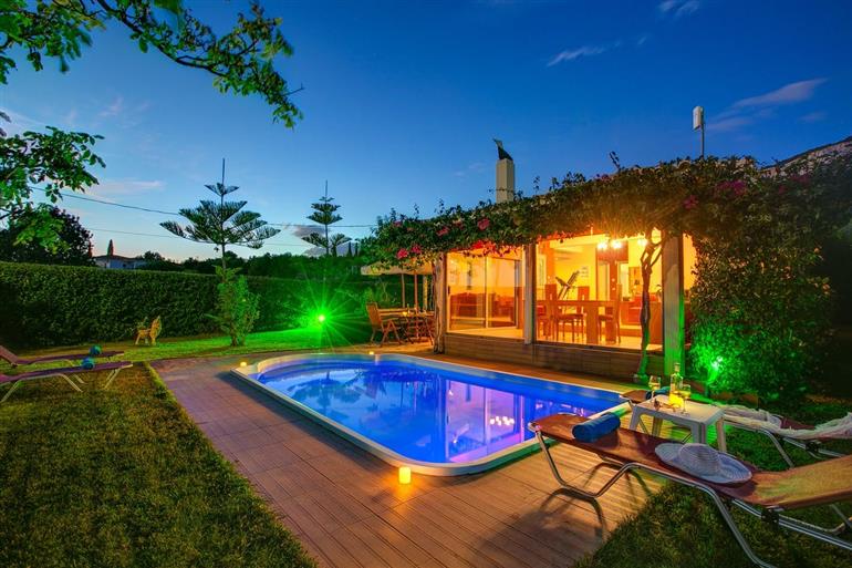 Trapezaki Secret Garden (Ref : Trapezaki Secret Garden) in Trapezaki ...