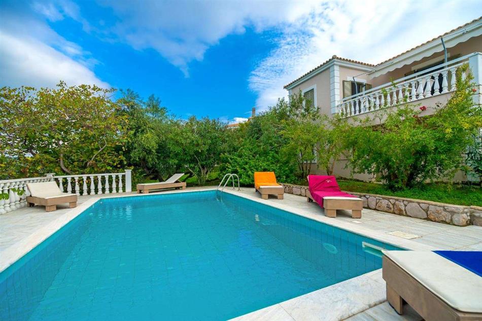 Dapia in Gialova, Navarino Bay, Messinia, Peloponnese - villas in Greece