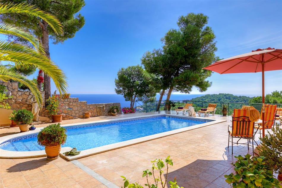 Villa Pals in Costa Brava - villas in Spain