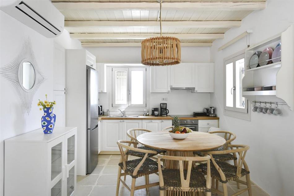 Villa Alaster in Paros with hot tub - villas in Greece