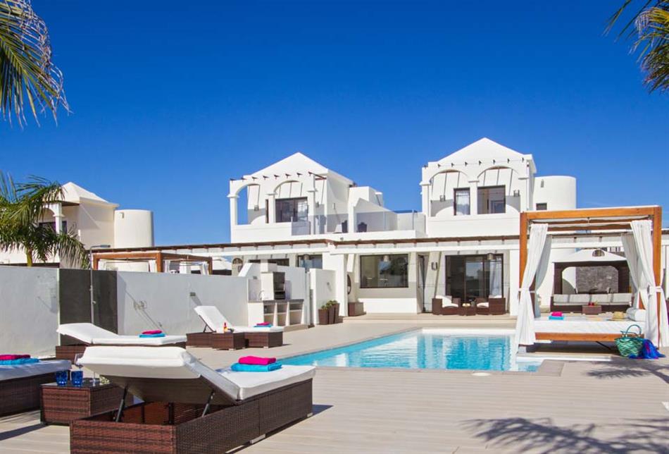 Villa Anibal in Playa Blanca with hot tub - villas in Lanzarote