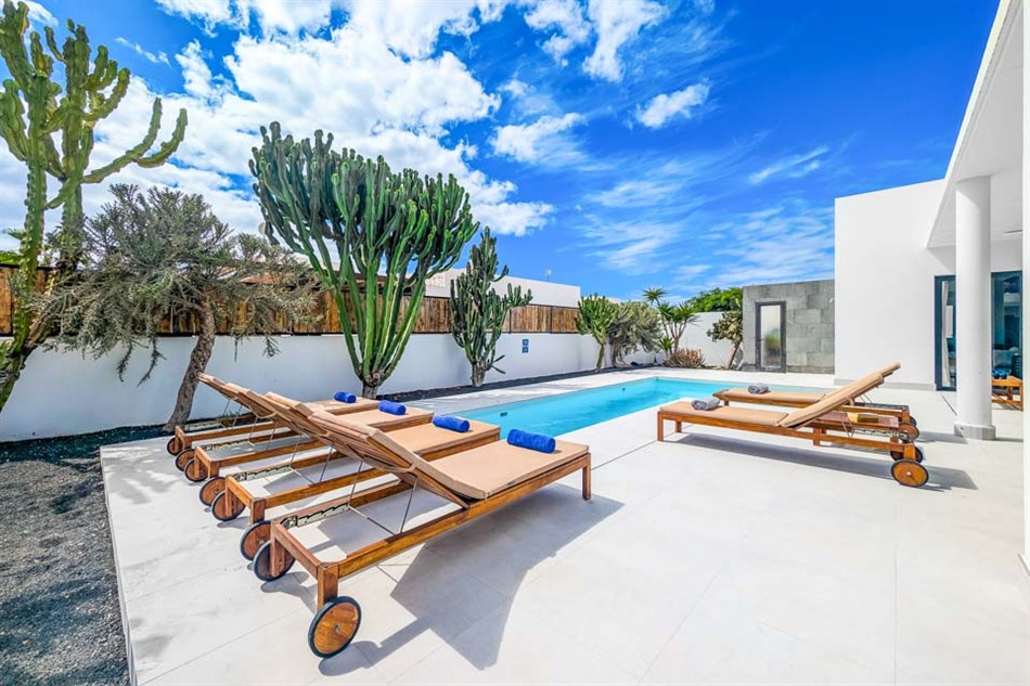 Villa Jacks Place in Playa Blanca with hot tub - villas in Lanzarote