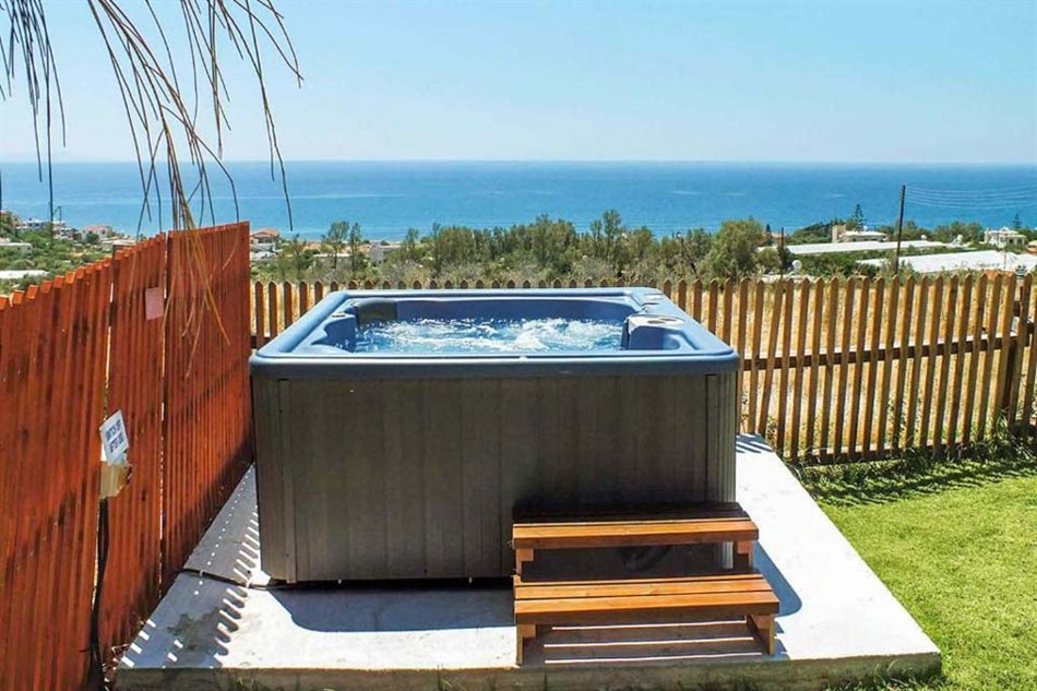 Villa Lianti in Pomos with hot tub - villas in Paphos Region