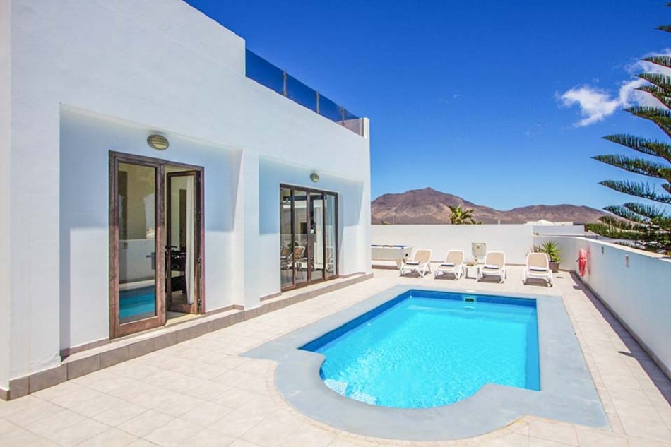Villa Muellen in Playa Blanca with hot tub - villas in Lanzarote