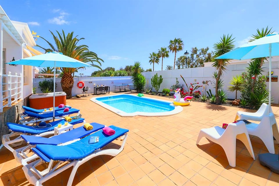Villa Prado in Puerto del Carmen with hot tub - villas in Lanzarote