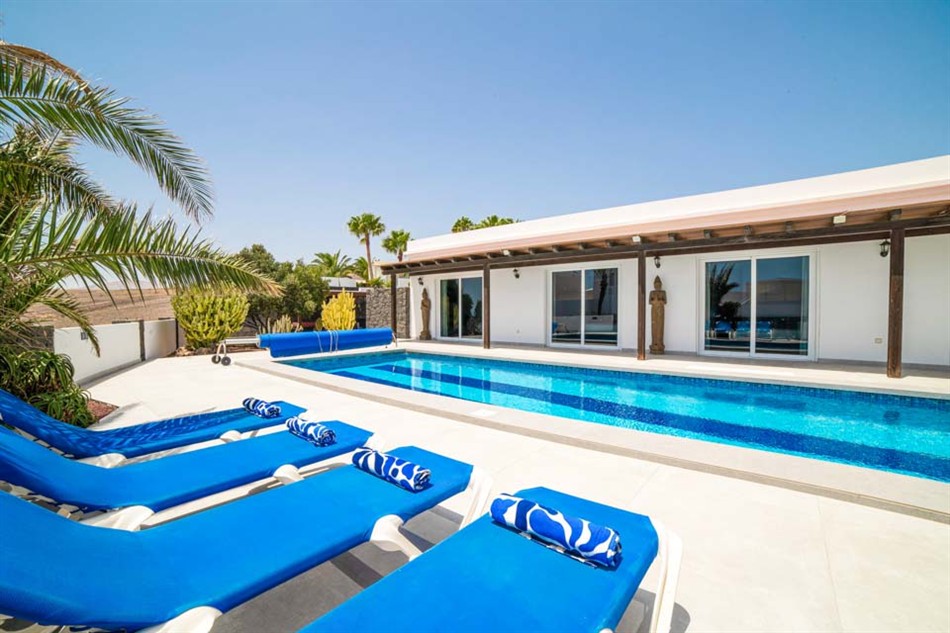 Villa Princesa Calero in Puerto Calero with hot tub - villas in Lanzarote