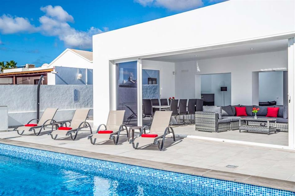 Villa Rossa in Playa Blanca with hot tub - villas in Lanzarote