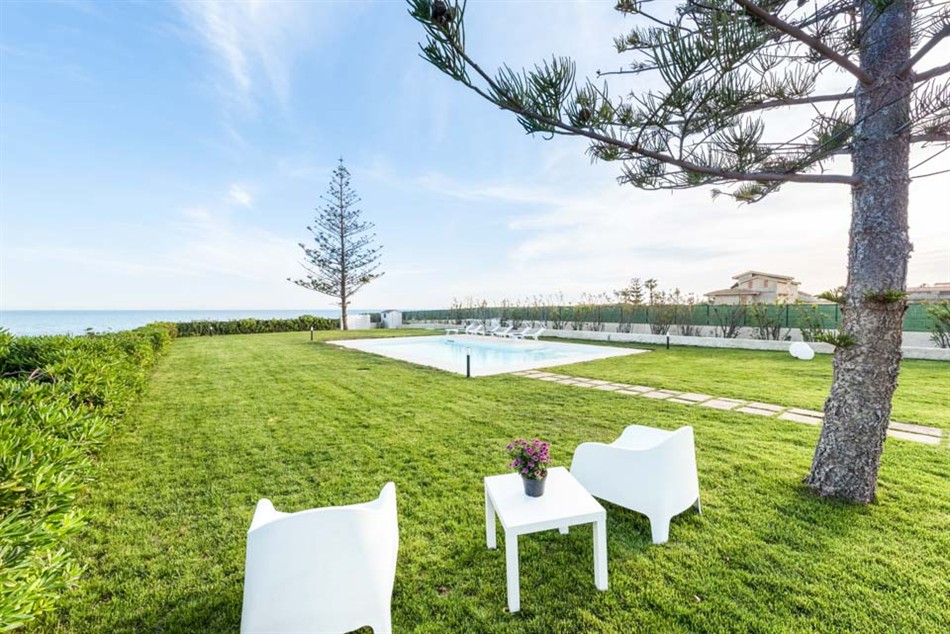 Villa Sea Edge in East Sicily - villas in Sicily