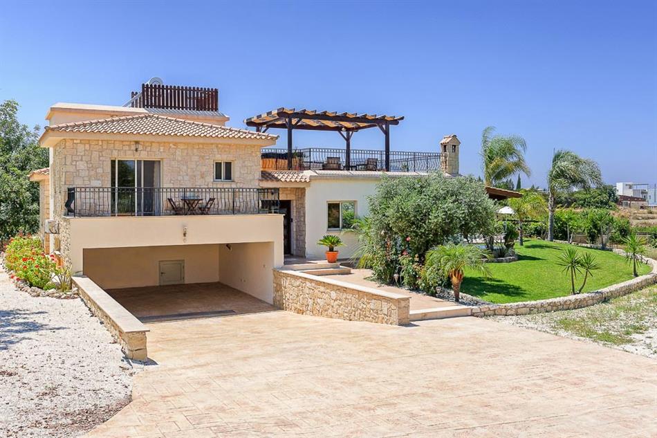 Villa Yialos in Latchi with hot tub - villas in Paphos Region