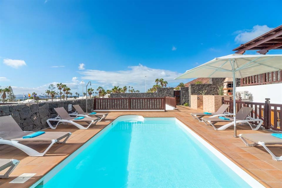 Vista Lobos 22 in Playa Blanca with hot tub - villas in Lanzarote